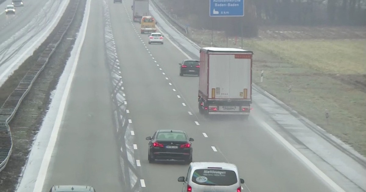 Glatteis und Eisregen – Schlittern und Rutschen auf den Straßen der ...